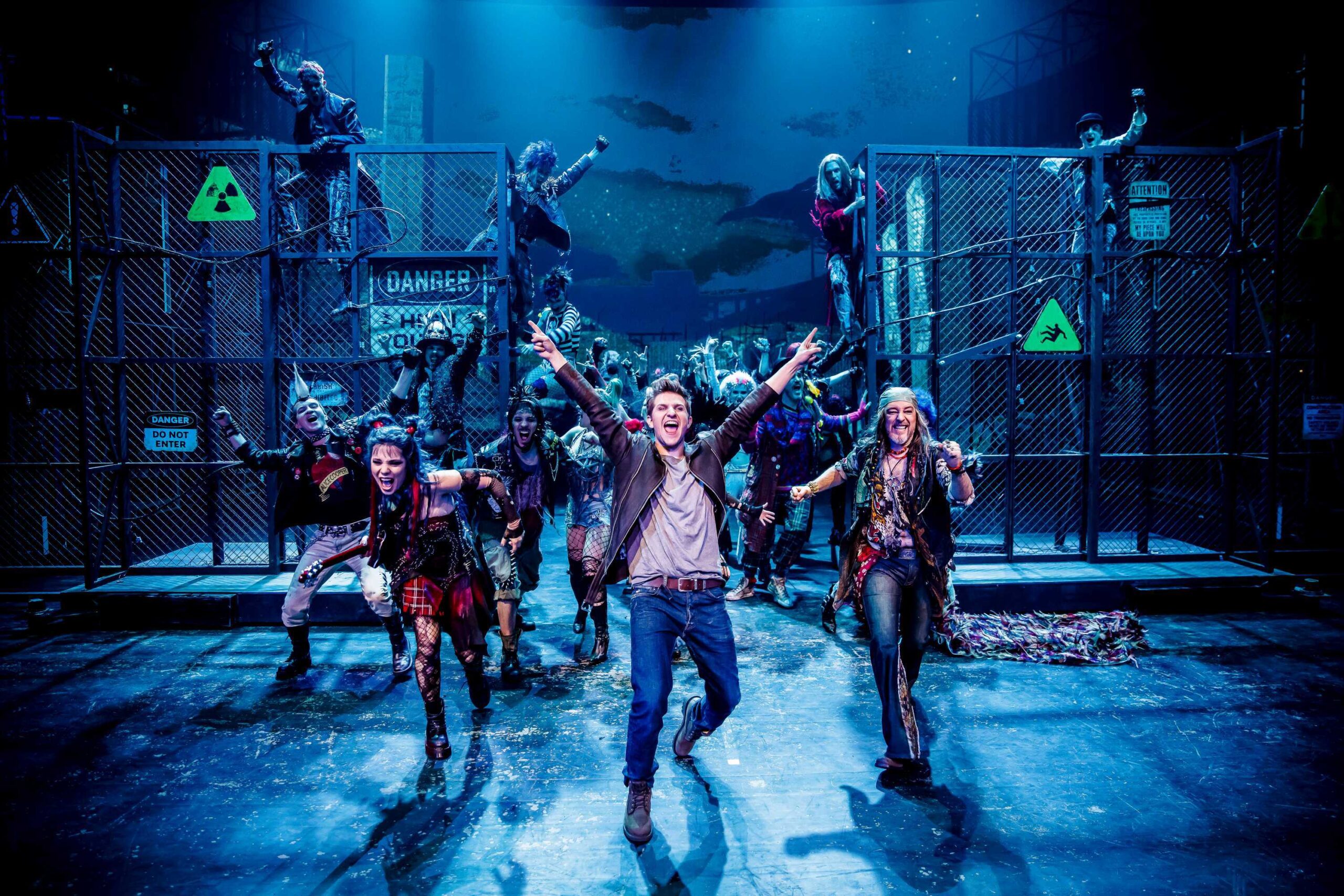 We Will Rock You - Reviews - Teatr Muzyczny Roma